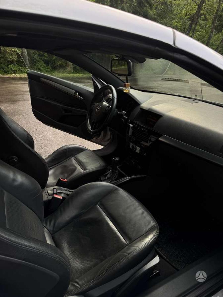 Pelēks Opel Astra 2008 Alīta, ar dzinēja tilpumu 1.91 L un nobraukumu 371 tūkst. km par 1800 €, foto 4 vietnē AUTOMOTO.COM.LV