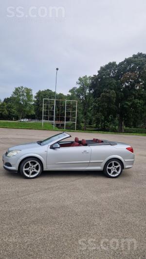 Grey Opel Astra 2008 in Jekabpils, with an engine capacity of 1.80 L and mileage of 217 thousand km for 2500 €, photo 3 on AUTOMOTO.COM.LV