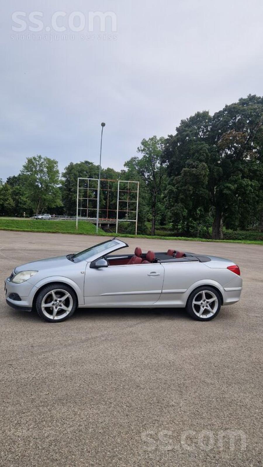 Grey Opel Astra 2008 in Jekabpils, with an engine capacity of 1.80 L and mileage of 217 thousand km for 2500 €, photo 3 on AUTOMOTO.COM.LV