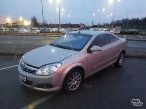 Grey Opel Astra 2010 in Vilnius, with an engine capacity of 1.90 L and mileage of 295 thousand km for 4200 €, photo 3 on AUTOMOTO.COM.LV