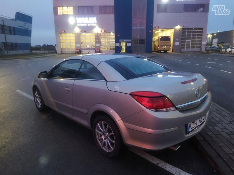 Grey Opel Astra 2010 in Vilnius, with an engine capacity of 1.90 L and mileage of 295 thousand km for 4200 €, photo 4 on AUTOMOTO.COM.LV