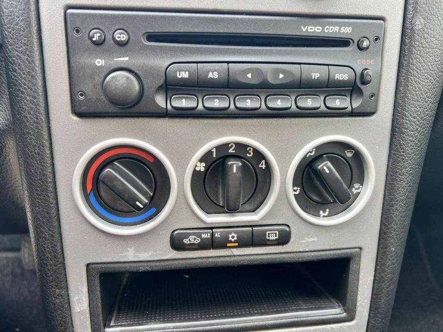 Pelēks Opel Astra 2004 Viļņa, ar dzinēja tilpumu 2.20 L un nobraukumu 188 tūkst. km par 1799 €, foto 24 vietnē AUTOMOTO.COM.LV