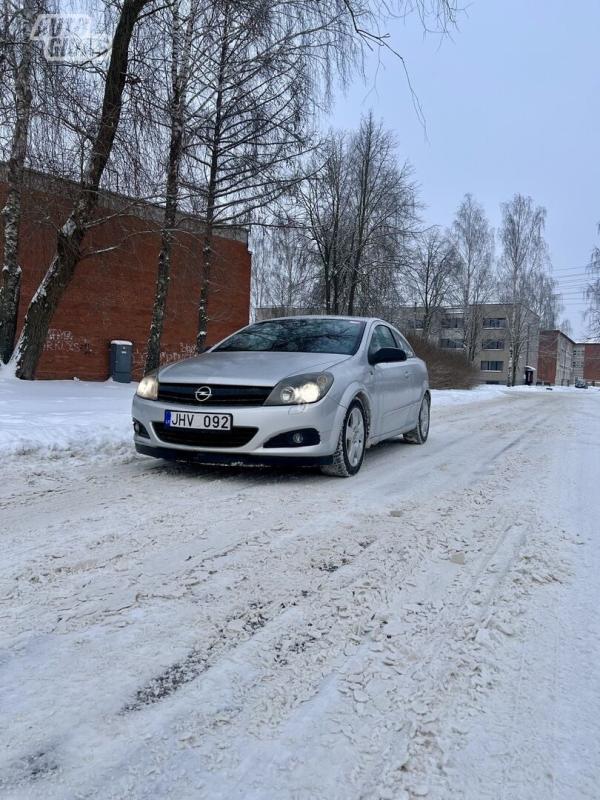 Grey Opel Astra 2005 in Ukmerge, with an engine capacity of 1.90 L and mileage of 330 thousand km for 1700 €, photo 1 on AUTOMOTO.COM.LV