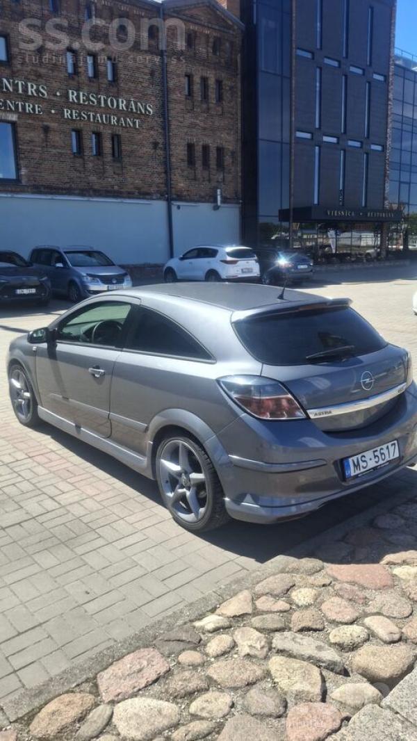 Grey Opel Astra 2005 in Liepaja, with an engine capacity of 1.90 L and mileage of 320 thousand km for 1700 €, photo 5 on AUTOMOTO.COM.LV