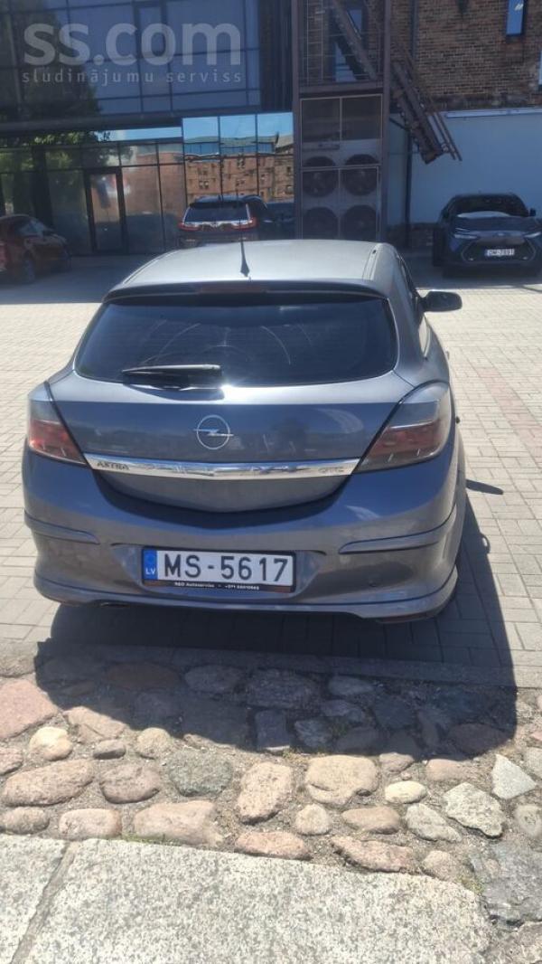 Grey Opel Astra 2005 in Liepaja, with an engine capacity of 1.90 L and mileage of 320 thousand km for 1700 €, photo 7 on AUTOMOTO.COM.LV