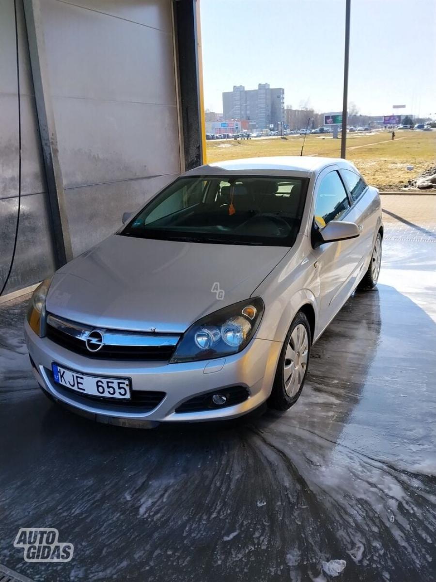 Grey Opel Astra 2005 in Siauliai, with an engine capacity of 1.40 L and mileage of 349 thousand km for 650 €, photo 3 on AUTOMOTO.COM.LV