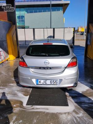 Grey Opel Astra 2005 in Siauliai, with an engine capacity of 1.40 L and mileage of 349 thousand km for 650 €, photo 4 on AUTOMOTO.COM.LV