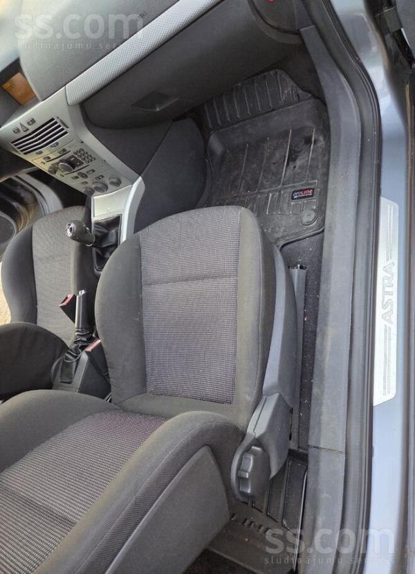 Grey Opel Astra 2005 in Ogre, with an engine capacity of 1.70 L and mileage of 0 thousand km for 2000 €, photo 8 on AUTOMOTO.COM.LV