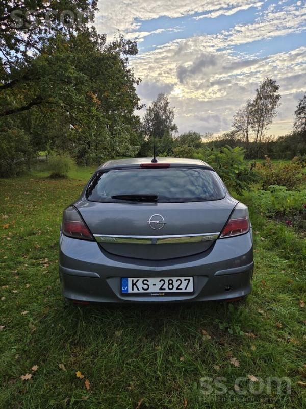 Opel Astra 2005 Ogre vietnē Pelēks Opel Astra 2005 Ogre, ar dzinēja tilpumu 1.70 L un nobraukumu 0 tūkst. km par 1400 €, foto 7 vietnē AUTOMOTO.COM.LV