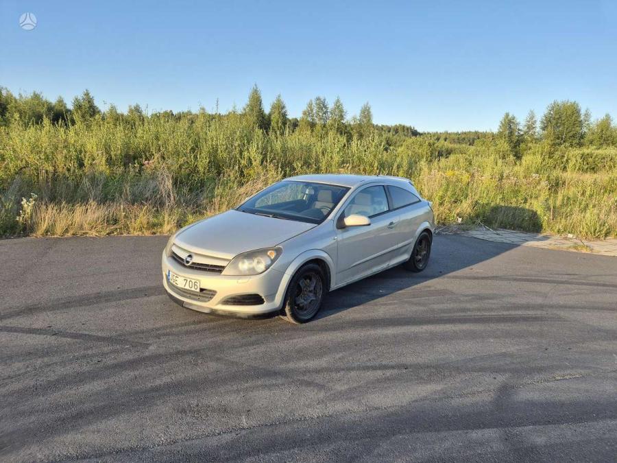 Pelēks Opel Astra 2005 Viļņa, ar dzinēja tilpumu 1.91 L un nobraukumu 339 tūkst. km par 900 €, foto 1 vietnē AUTOMOTO.COM.LV