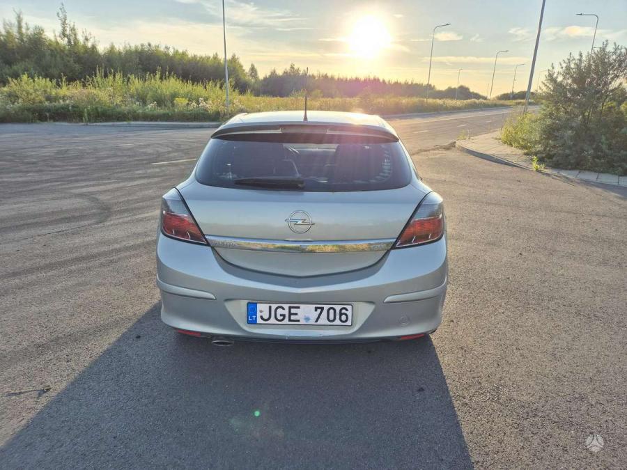 Pelēks Opel Astra 2005 Viļņa, ar dzinēja tilpumu 1.91 L un nobraukumu 339 tūkst. km par 900 €, foto 5 vietnē AUTOMOTO.COM.LV