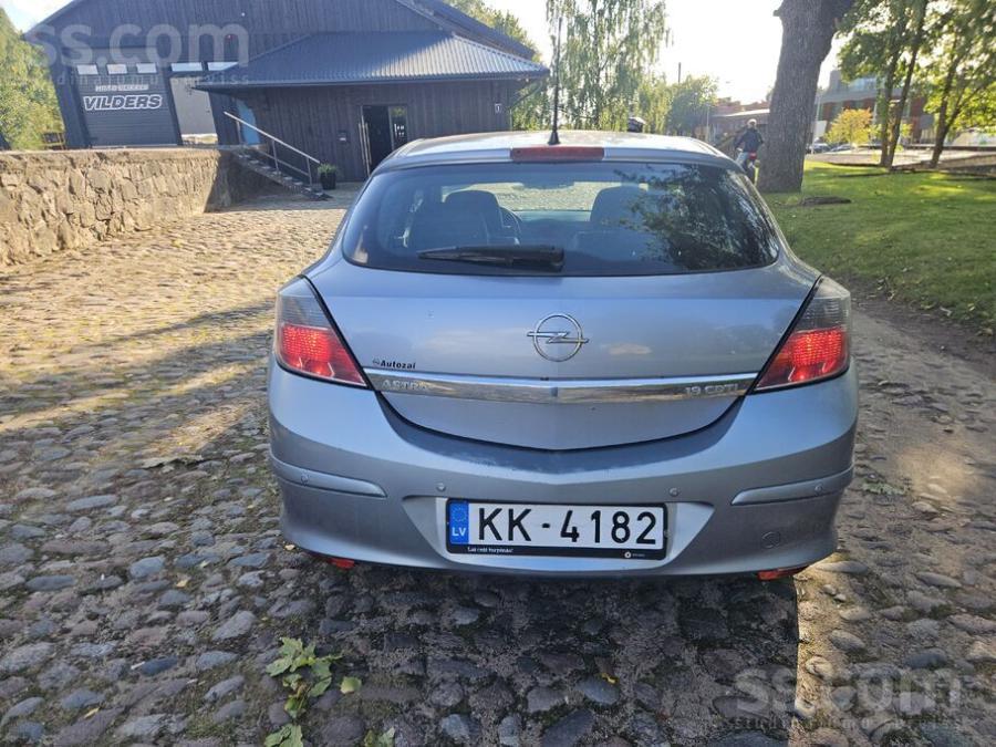 Pelēks Opel Astra 2005 Cēsis, ar dzinēja tilpumu 1.90 L un nobraukumu 305 tūkst. km par 1450 €, foto 6 vietnē AUTOMOTO.COM.LV