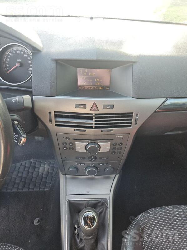 Pelēks Opel Astra 2005 Cēsis, ar dzinēja tilpumu 1.90 L un nobraukumu 305 tūkst. km par 1450 €, foto 10 vietnē AUTOMOTO.COM.LV