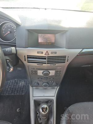 Pelēks Opel Astra 2005 Cēsis, ar dzinēja tilpumu 1.90 L un nobraukumu 305 tūkst. km par 1450 €, foto 10 vietnē AUTOMOTO.COM.LV