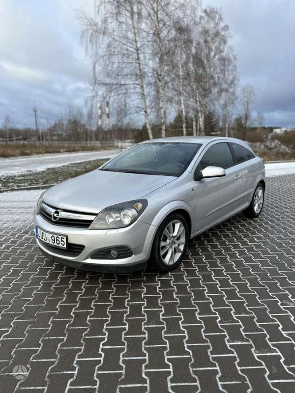 Grey Opel Astra 2006 in Kaunas, with an engine capacity of 1.69 L and mileage of 267 thousand km for 1450 €, photo 1 on AUTOMOTO.COM.LV
