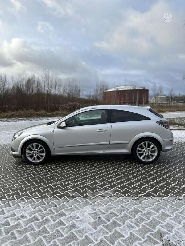 Grey Opel Astra 2006 in Kaunas, with an engine capacity of 1.69 L and mileage of 267 thousand km for 1450 €, photo 2 on AUTOMOTO.COM.LV