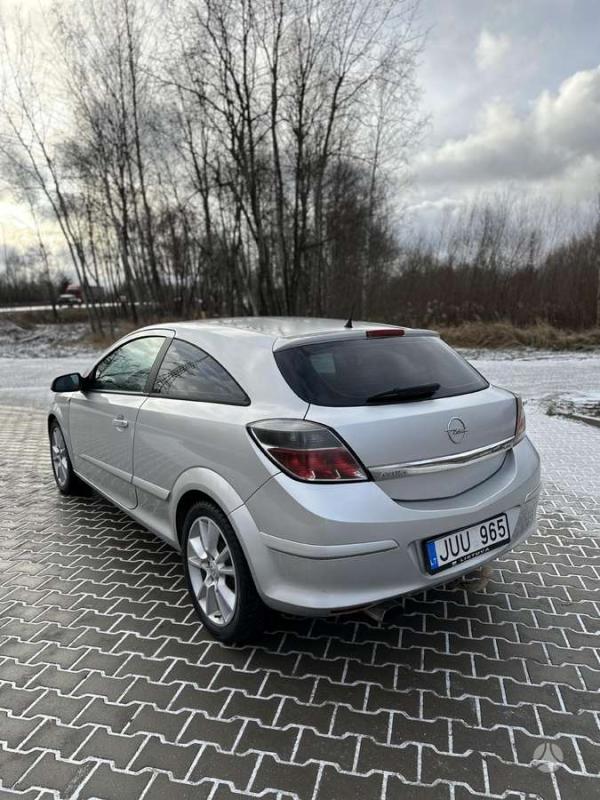 Grey Opel Astra 2006 in Kaunas, with an engine capacity of 1.69 L and mileage of 267 thousand km for 1450 €, photo 3 on AUTOMOTO.COM.LV