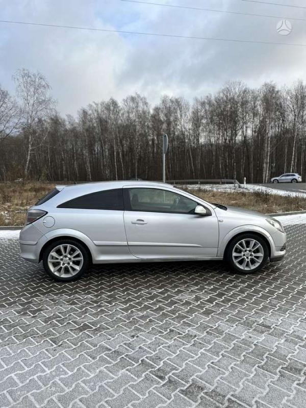Grey Opel Astra 2006 in Kaunas, with an engine capacity of 1.69 L and mileage of 267 thousand km for 1450 €, photo 6 on AUTOMOTO.COM.LV