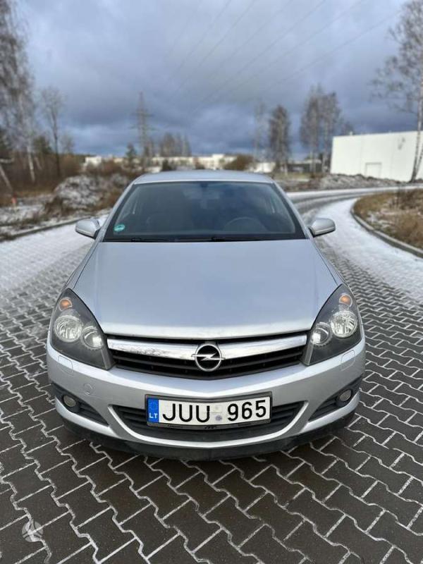 Grey Opel Astra 2006 in Kaunas, with an engine capacity of 1.69 L and mileage of 267 thousand km for 1450 €, photo 8 on AUTOMOTO.COM.LV