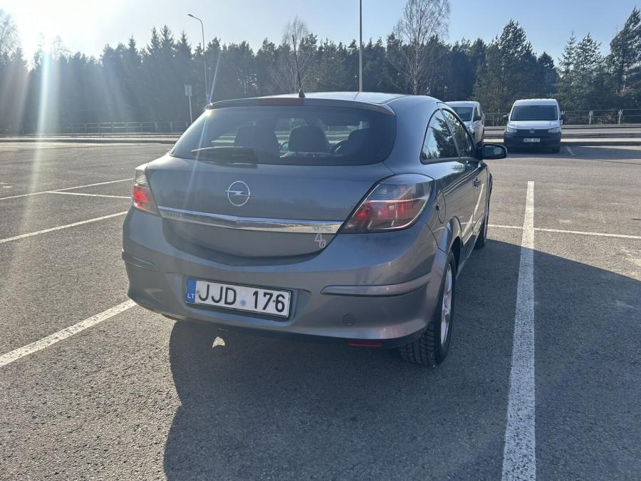 Grey Opel Astra 2006 in Utena, with an engine capacity of 1.30 L and mileage of 253 thousand km for 1400 €, photo 2 on AUTOMOTO.COM.LV