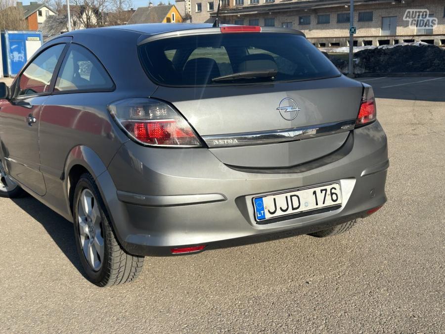 Grey Opel Astra 2006 in Utena, with an engine capacity of 1.30 L and mileage of 253 thousand km for 1400 €, photo 4 on AUTOMOTO.COM.LV