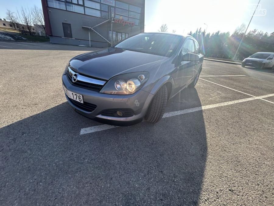 Grey Opel Astra 2006 in Utena, with an engine capacity of 1.30 L and mileage of 253 thousand km for 1400 €, photo 5 on AUTOMOTO.COM.LV