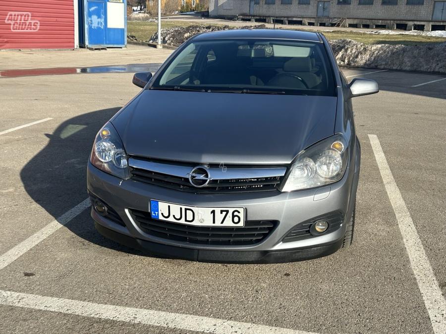 Grey Opel Astra 2006 in Utena, with an engine capacity of 1.30 L and mileage of 253 thousand km for 1400 €, photo 6 on AUTOMOTO.COM.LV