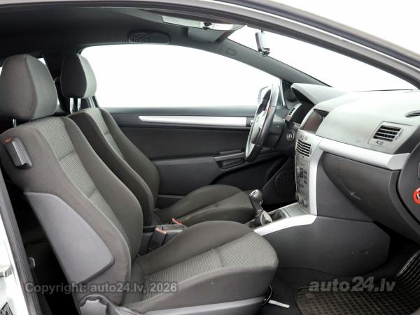 Grey Opel Astra 2006 in Tallinn, with an engine capacity of 1.60 L and mileage of 172 thousand km for 1099 €, photo 7 on AUTOMOTO.COM.LV