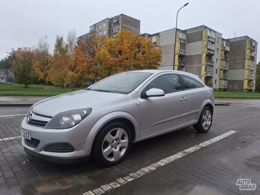 Grey Opel Astra 2006 in Kaunas, with an engine capacity of 1.80 L and mileage of 240 thousand km for 1345 €, photo 1 on AUTOMOTO.COM.LV