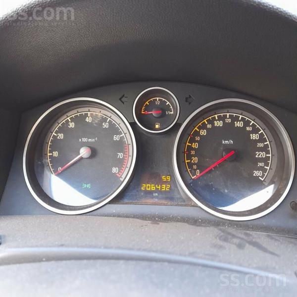 Grey Opel Astra 2007 in Liepaja, with an engine capacity of 1.60 L and mileage of 207 thousand km for 2000 €, photo 4 on AUTOMOTO.COM.LV