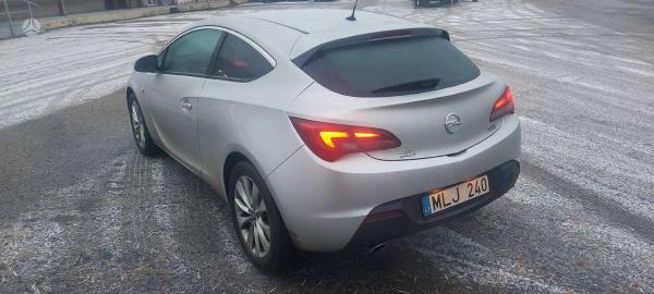 Grey Opel Astra 2012 in Jonava, with an engine capacity of 1.40 L and mileage of 267 thousand km for 4900 €, photo 5 on AUTOMOTO.COM.LV