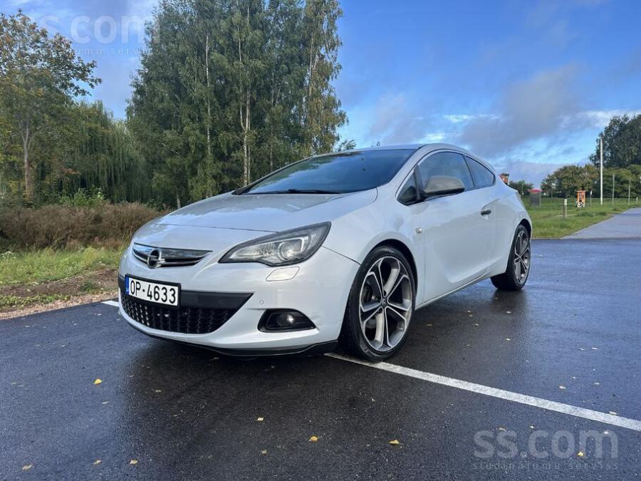 Grey Opel Astra 2012 in Jelgava, with an engine capacity of 2.00 L and mileage of 304 thousand km for 4200 €, photo 3 on AUTOMOTO.COM.LV