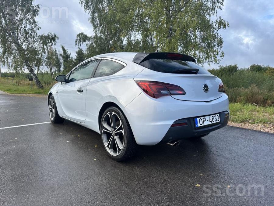 Grey Opel Astra 2012 in Jelgava, with an engine capacity of 2.00 L and mileage of 304 thousand km for 4200 €, photo 6 on AUTOMOTO.COM.LV