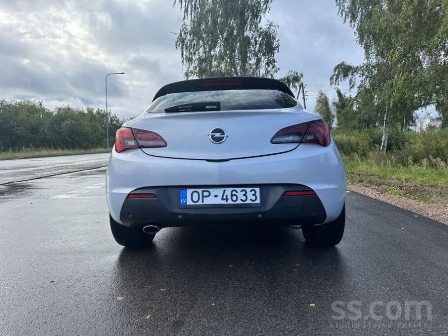 Grey Opel Astra 2012 in Jelgava, with an engine capacity of 2.00 L and mileage of 304 thousand km for 4200 €, photo 7 on AUTOMOTO.COM.LV
