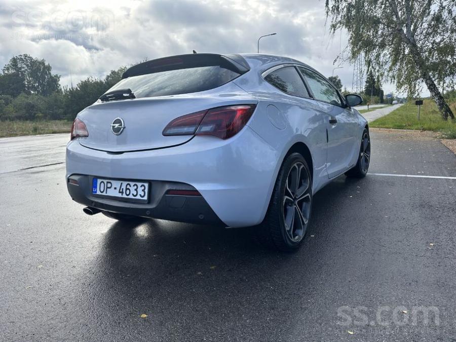 Grey Opel Astra 2012 in Jelgava, with an engine capacity of 2.00 L and mileage of 304 thousand km for 4200 €, photo 8 on AUTOMOTO.COM.LV