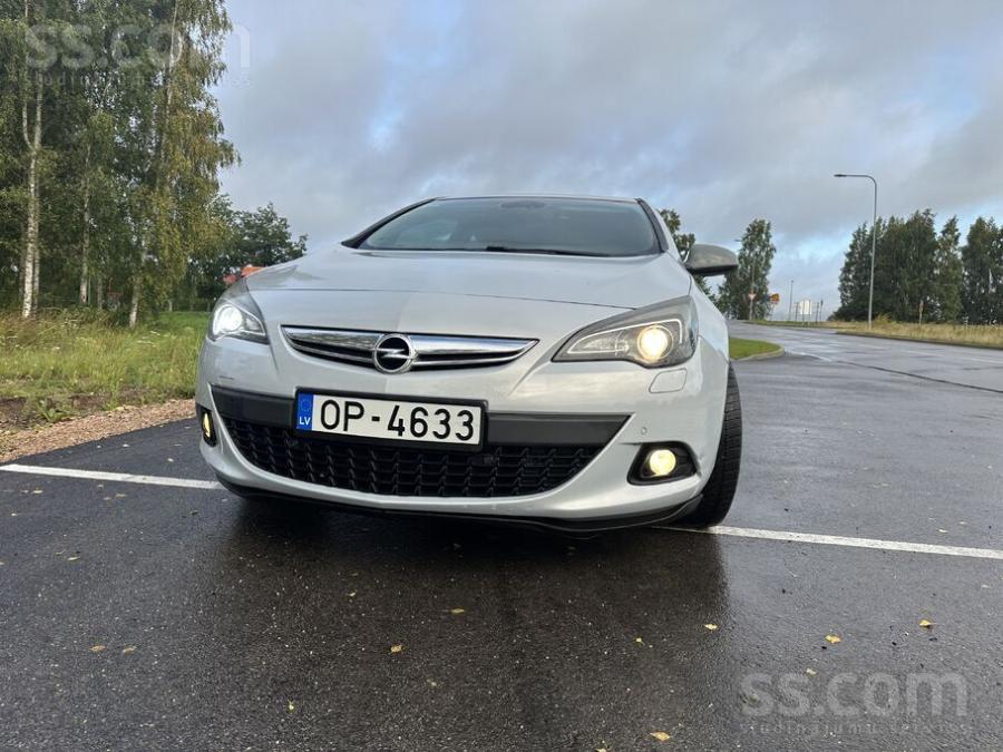 Grey Opel Astra 2012 in Jelgava, with an engine capacity of 2.00 L and mileage of 304 thousand km for 4200 €, photo 9 on AUTOMOTO.COM.LV