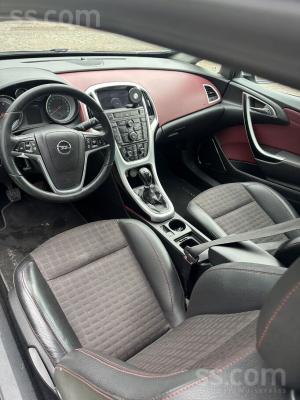 Grey Opel Astra 2012 in Jelgava, with an engine capacity of 2.00 L and mileage of 304 thousand km for 4200 €, photo 10 on AUTOMOTO.COM.LV