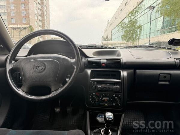 Opel Astra 1995 in Riga on AUTOMOTO.COM.LV Grey Opel Astra 1995 in Riga, with an engine capacity of 1.60 L and mileage of 0 thousand km for 1800 €, photo 6 on AUTOMOTO.COM.LV