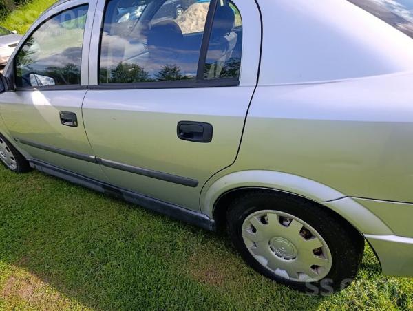 Grey Opel Astra 1998 in Dobele, with an engine capacity of 1.60 L and mileage of 238 thousand km for 700 €, photo 4 on AUTOMOTO.COM.LV