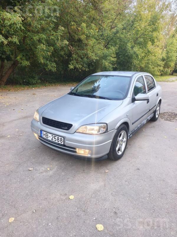 Opel Astra 1998 in Limbazi on AUTOMOTO.COM.LV Grey Opel Astra 1998 in Limbazi, with an engine capacity of 1.60 L and mileage of 205 thousand km for 720 €, photo 1 on AUTOMOTO.COM.LV
