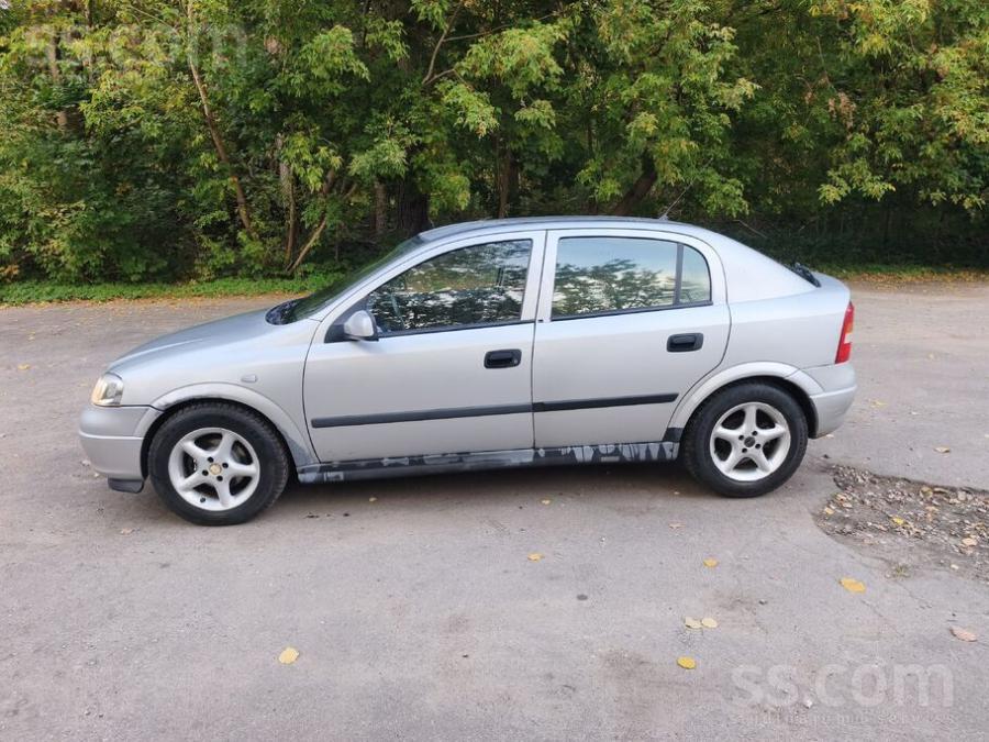 Grey Opel Astra 1998 in Limbazi, with an engine capacity of 1.60 L and mileage of 205 thousand km for 720 €, photo 3 on AUTOMOTO.COM.LV