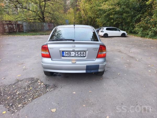 Opel Astra 1998 in Limbazi on AUTOMOTO.COM.LV Grey Opel Astra 1998 in Limbazi, with an engine capacity of 1.60 L and mileage of 205 thousand km for 720 €, photo 4 on AUTOMOTO.COM.LV