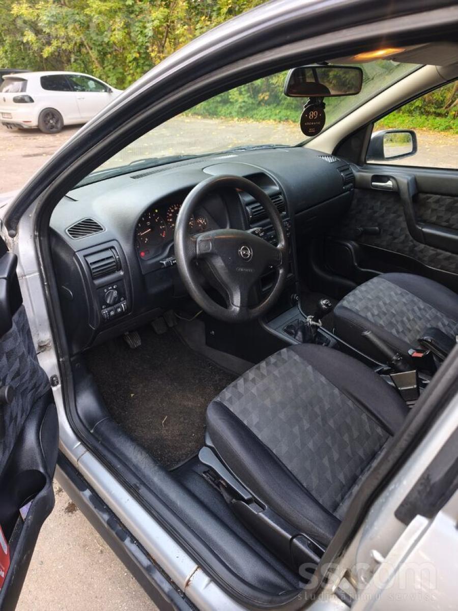 Grey Opel Astra 1998 in Limbazi, with an engine capacity of 1.60 L and mileage of 205 thousand km for 720 €, photo 6 on AUTOMOTO.COM.LV