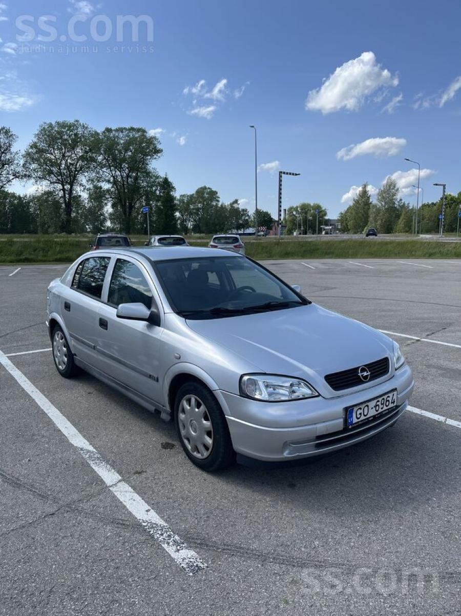 Pelēks Opel Astra 1999 Kuldīga, ar dzinēja tilpumu 1.40 L un nobraukumu 240 tūkst. km par 900 €, foto 1 vietnē AUTOMOTO.COM.LV