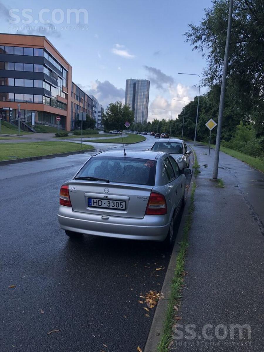 Grey Opel Astra 1999 in Riga, with an engine capacity of 1.60 L and mileage of 188 thousand km for 1050 €, photo 4 on AUTOMOTO.COM.LV