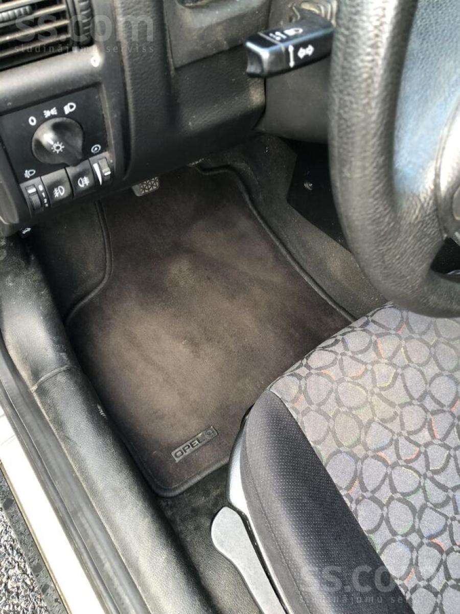 Grey Opel Astra 1999 in Riga, with an engine capacity of 1.60 L and mileage of 188 thousand km for 1050 €, photo 14 on AUTOMOTO.COM.LV