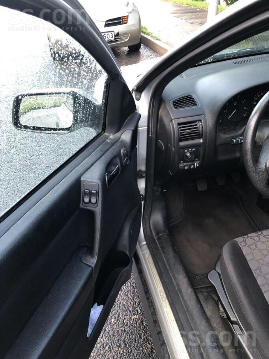 Grey Opel Astra 1999 in Riga, with an engine capacity of 1.60 L and mileage of 188 thousand km for 1050 €, photo 15 on AUTOMOTO.COM.LV