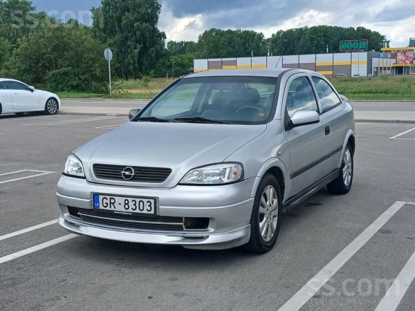 Pelēks Opel Astra 1999 Rīga, ar dzinēja tilpumu 1.80 L un nobraukumu 0 tūkst. km par 380 €, foto 1 vietnē AUTOMOTO.COM.LV