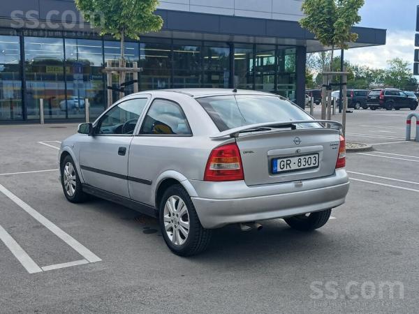 Pelēks Opel Astra 1999 Rīga, ar dzinēja tilpumu 1.80 L un nobraukumu 0 tūkst. km par 380 €, foto 2 vietnē AUTOMOTO.COM.LV