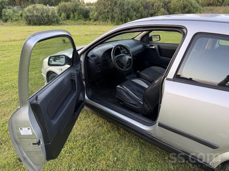 Grey Opel Astra 1999 in Riga, with an engine capacity of 1.80 L and mileage of 206 thousand km for 350 €, photo 10 on AUTOMOTO.COM.LV